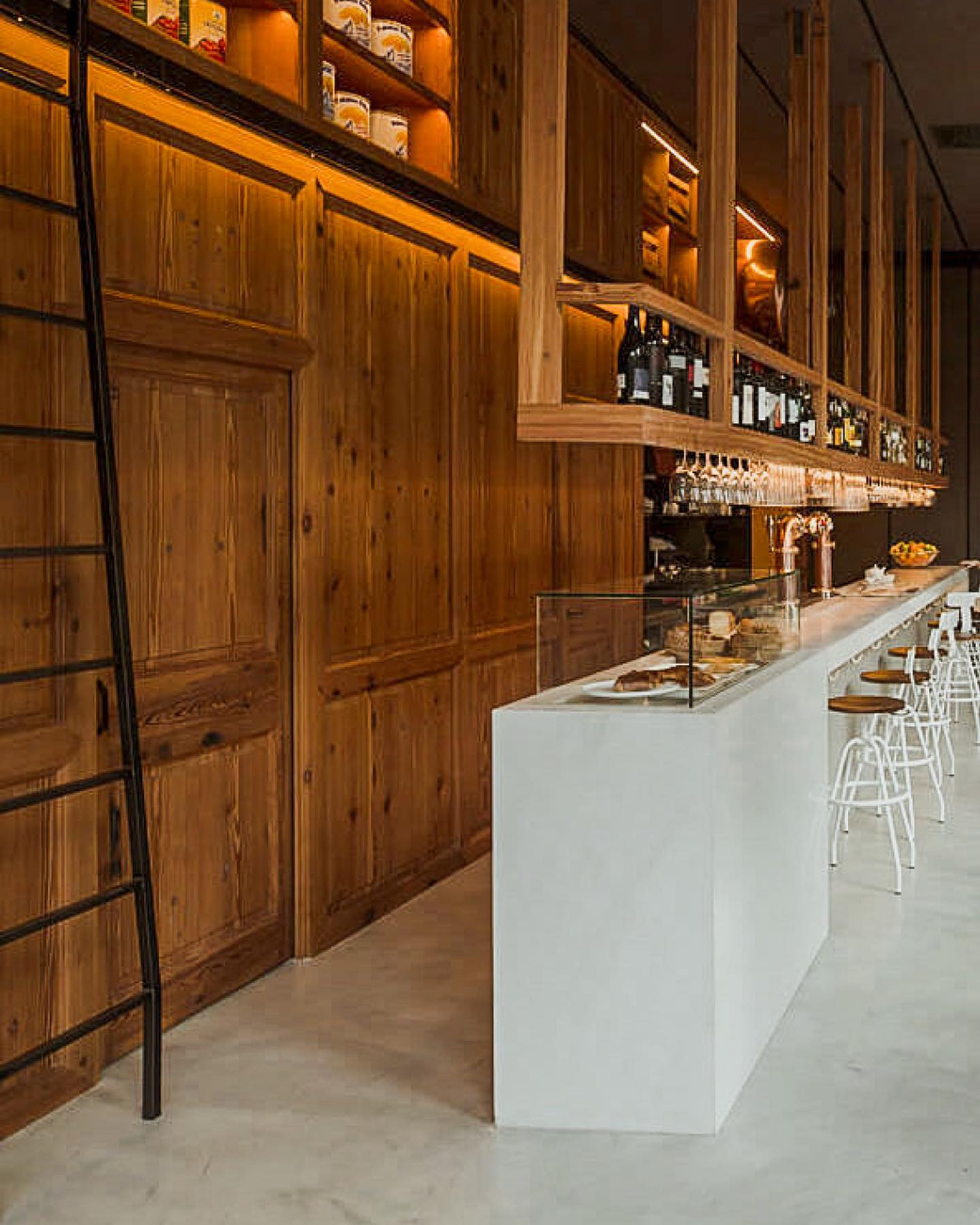 Bar-ton Restaurant – Între tradiție și modernitate - Deqoria