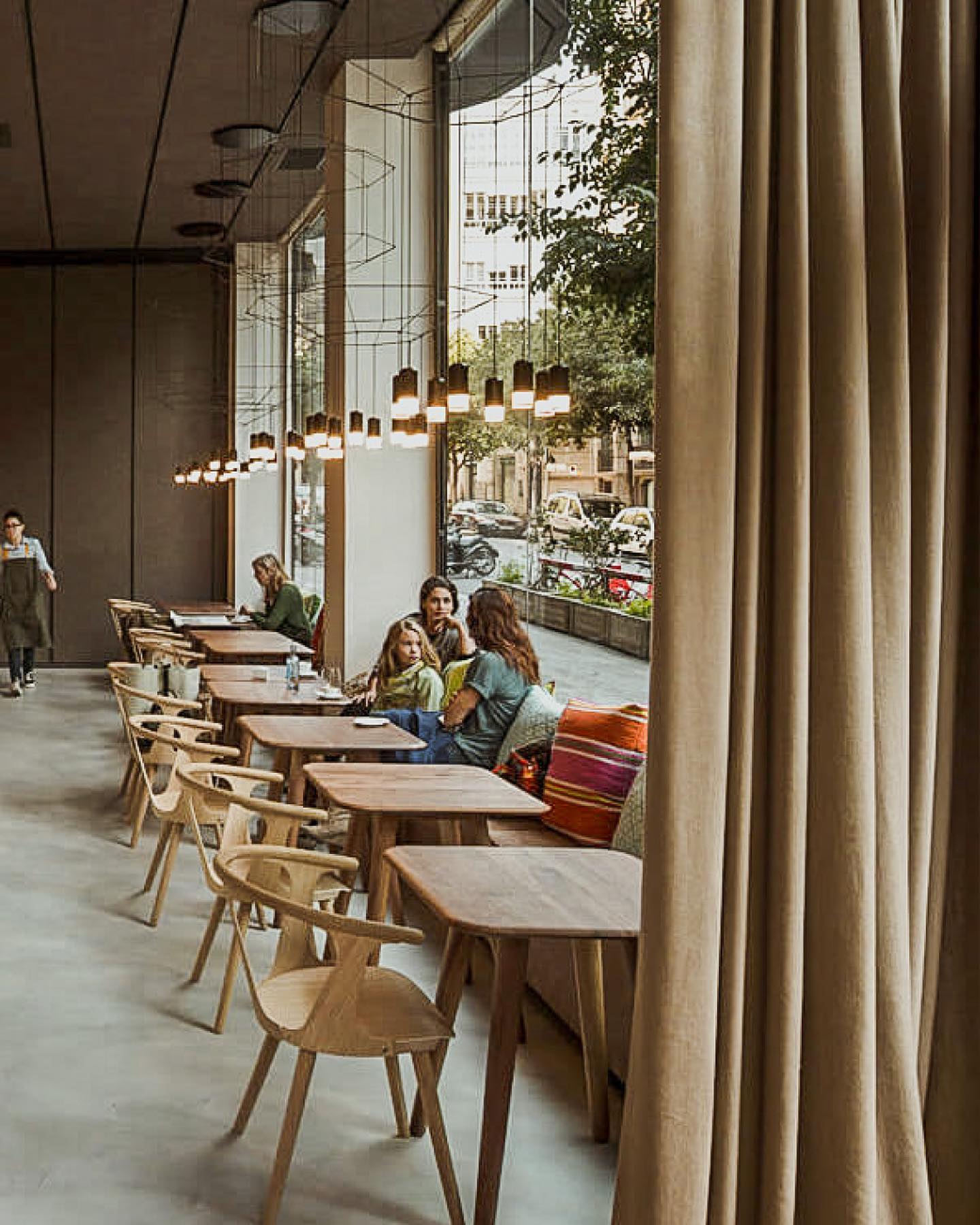 Bar-ton Restaurant – Între tradiție și modernitate - Deqoria